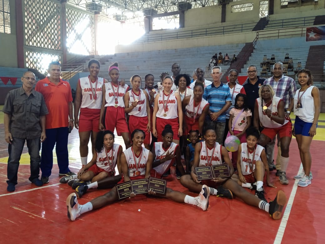 Obtiene medalla de Oro equipo de baloncesto femenino de Santiago de ...